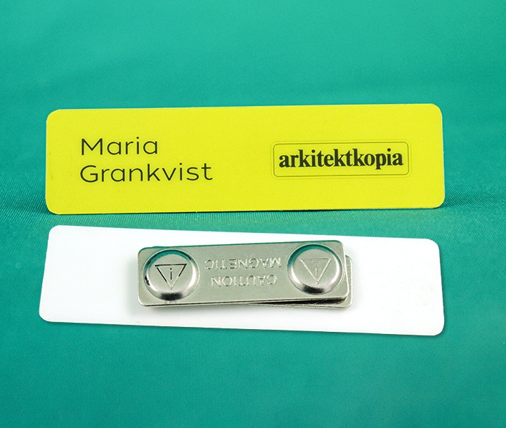 Tryck namnskyltar, namnbrickor och badges | Arkitektkopia